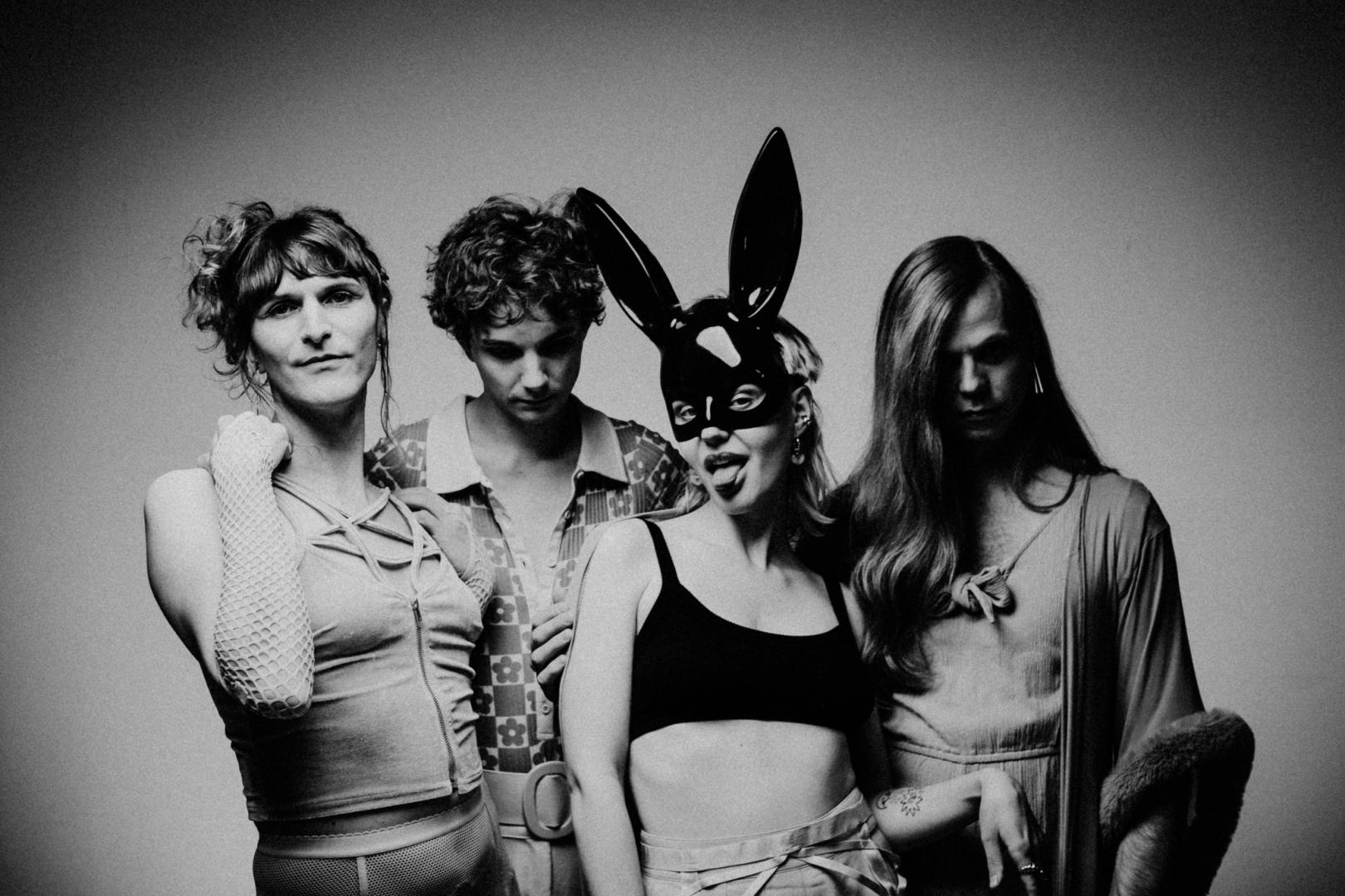 Gwen Dolyn & Toyboys | Radio free FM